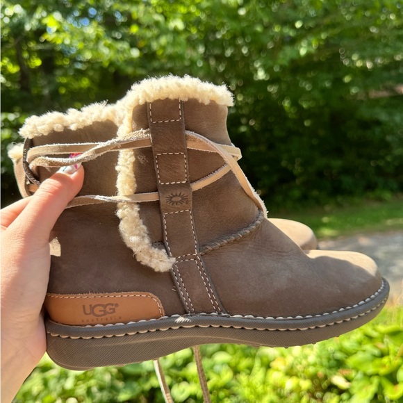 UGG | Shoes | Ugg Tan Shearling Lined Boots | Poshmark